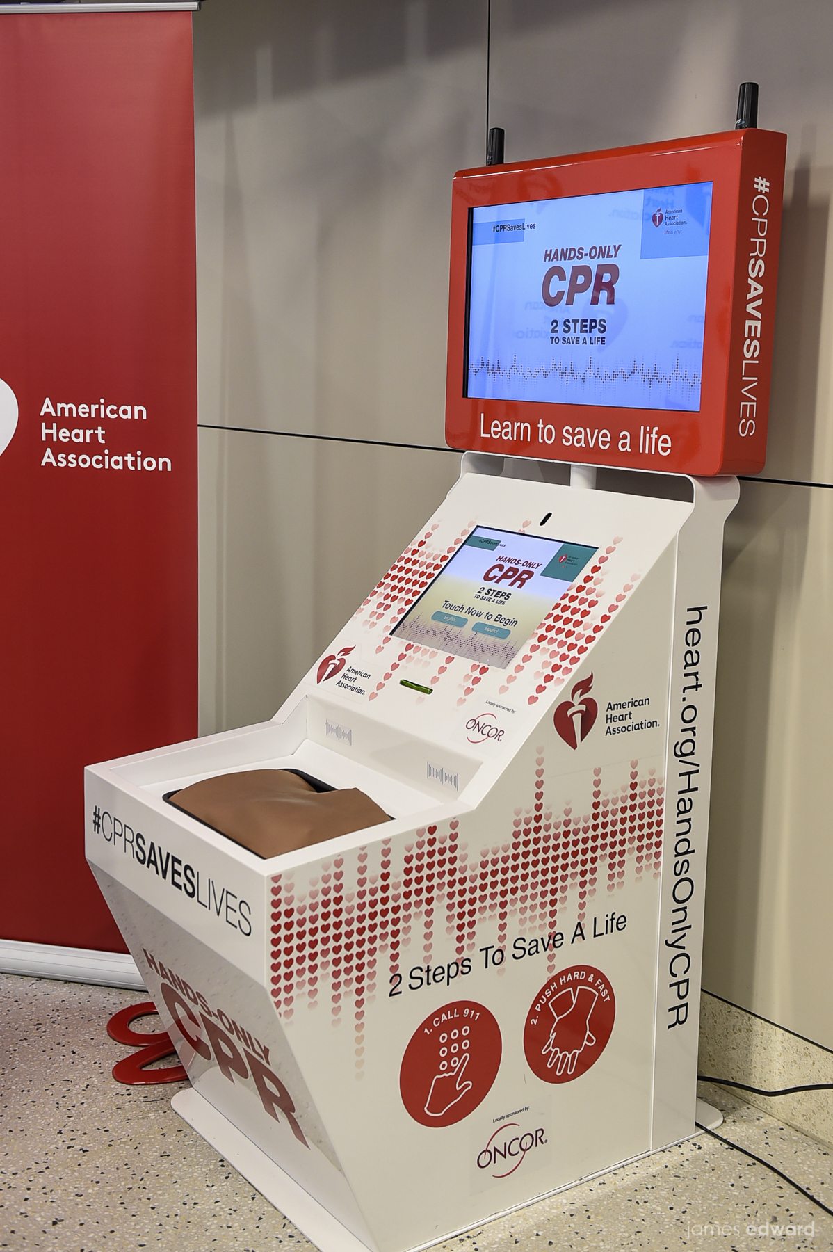 DFW installs new CPR kiosk - Passenger Terminal Today