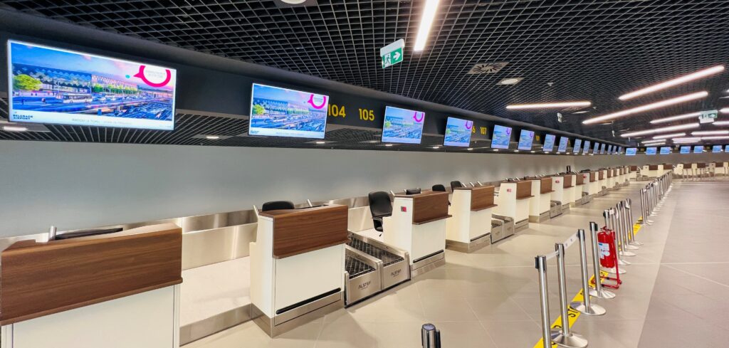 Vinci opens modernized central processing area at Belgrade Airport ...