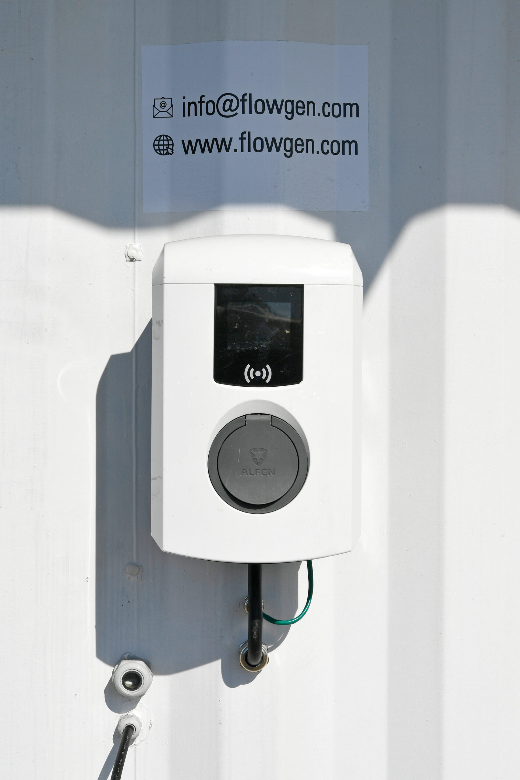 Sustainable energy generation container arrives at Munich Airport ...